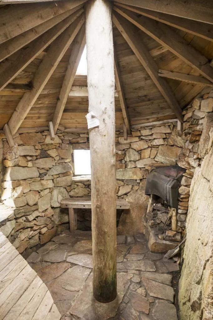 The Best Bothy in Scotland - Mangersta Bothy, Isle of Lewis